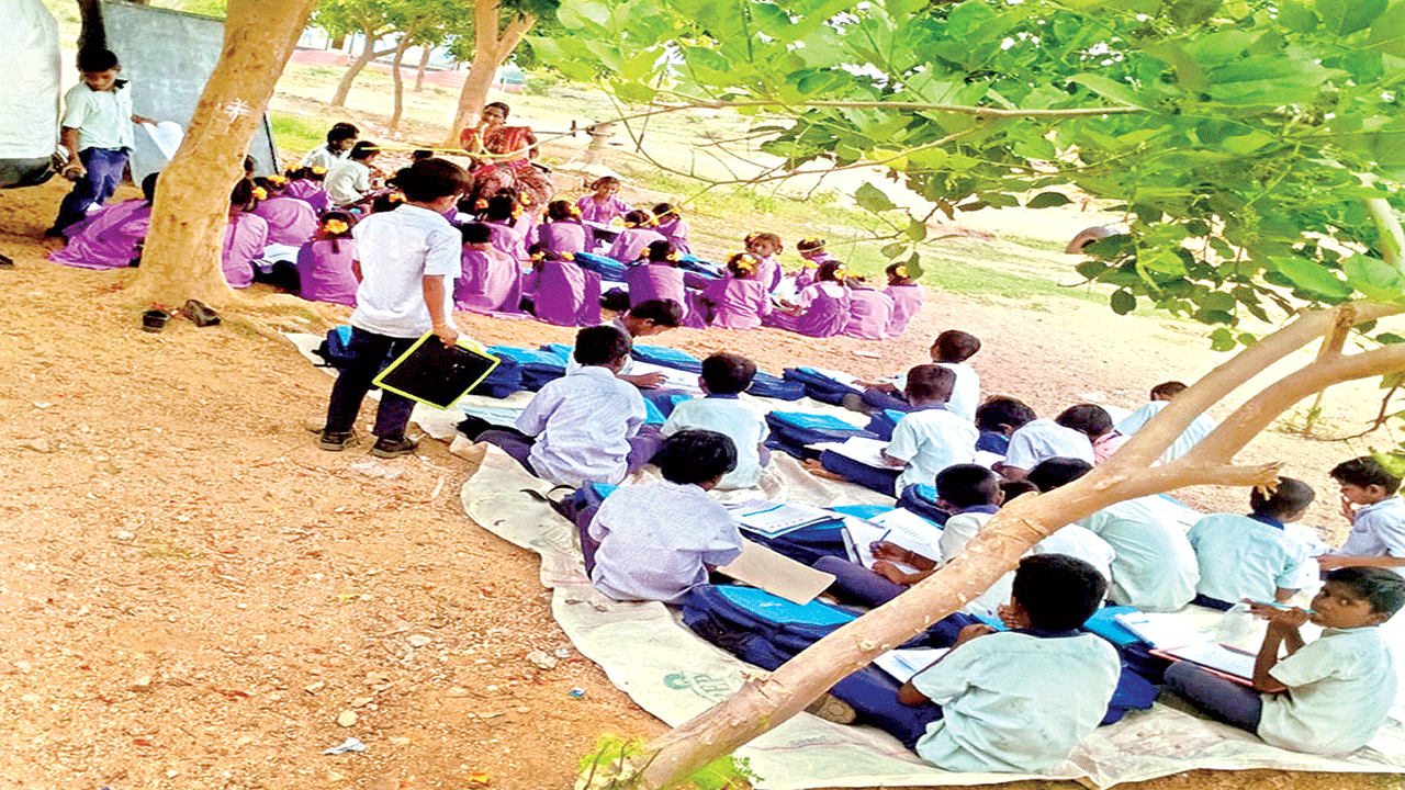 చెట్టు కింది చదువులు | Studies under the tree