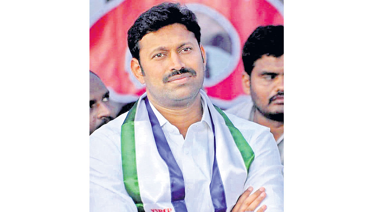 Avinash Reddy : అవినాశ్‌ రెడ్డికి సీబీఐ కోర్టు సమన్లు | CBI court ...