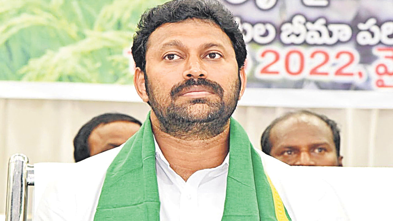 Avinash Reddy: అవినాశ్‌ రెడ్డికి సీబీఐ కోర్టు సమన్లు | CBI court Tools ...