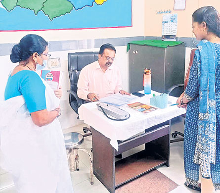 శ్రీరాంపురం పీహెచ్‌సీని సందర్శించిన డీఎంహెచ్‌ఓ | DMHO visited ...