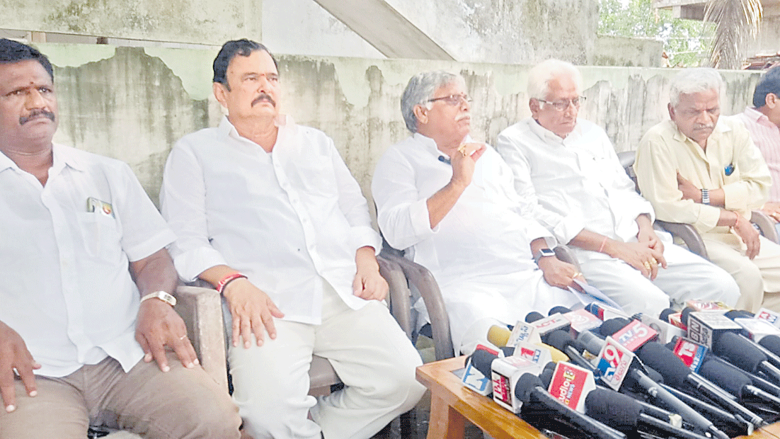 ప్రాజెక్టులన్నీ నిర్వీర్యం చేసిన జగన్‌ | jaggampeta exc mla jyotjula ...