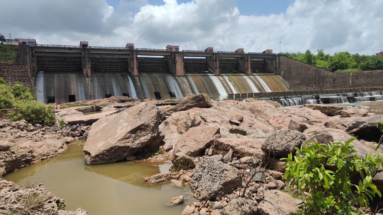 కడెం ప్రాజెక్టుకు పెరుగుతున్న వరద | Rising flood for Kadem project