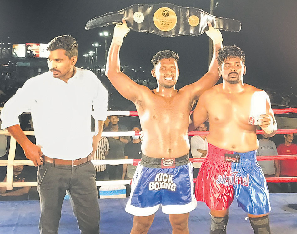 పంచ్‌.. కొడుతున్నారు.. | panch pushing