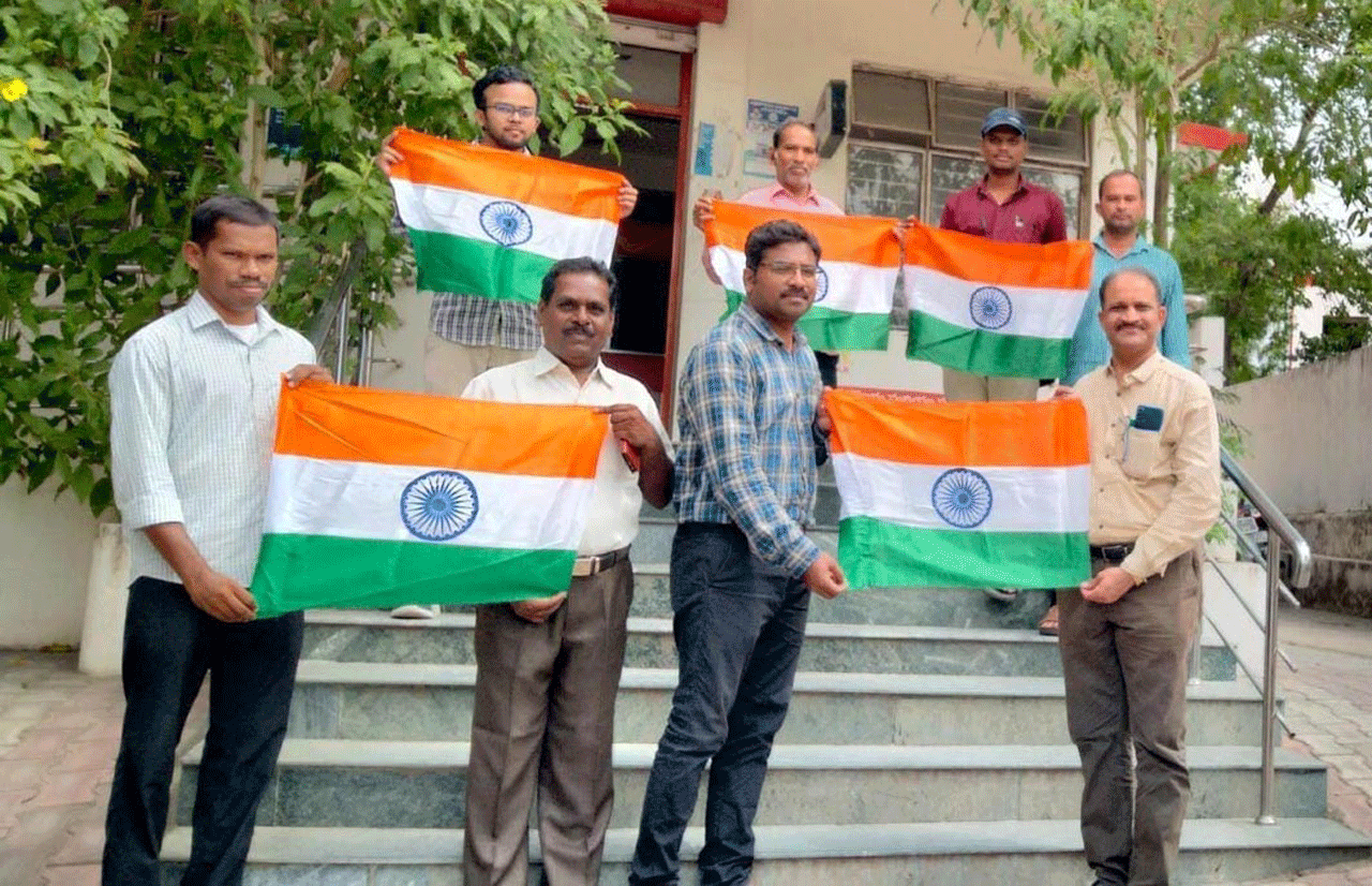 అమ్మకానికి సిద్ధంగా 72 వేల జాతీయ జెండాలు | 72 thousand national flags ...