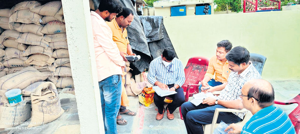 రేషన షాపుల్లో ఫోర్టిఫైడ్‌ బియ్యం పరిశీలన | Observation of fortified ...