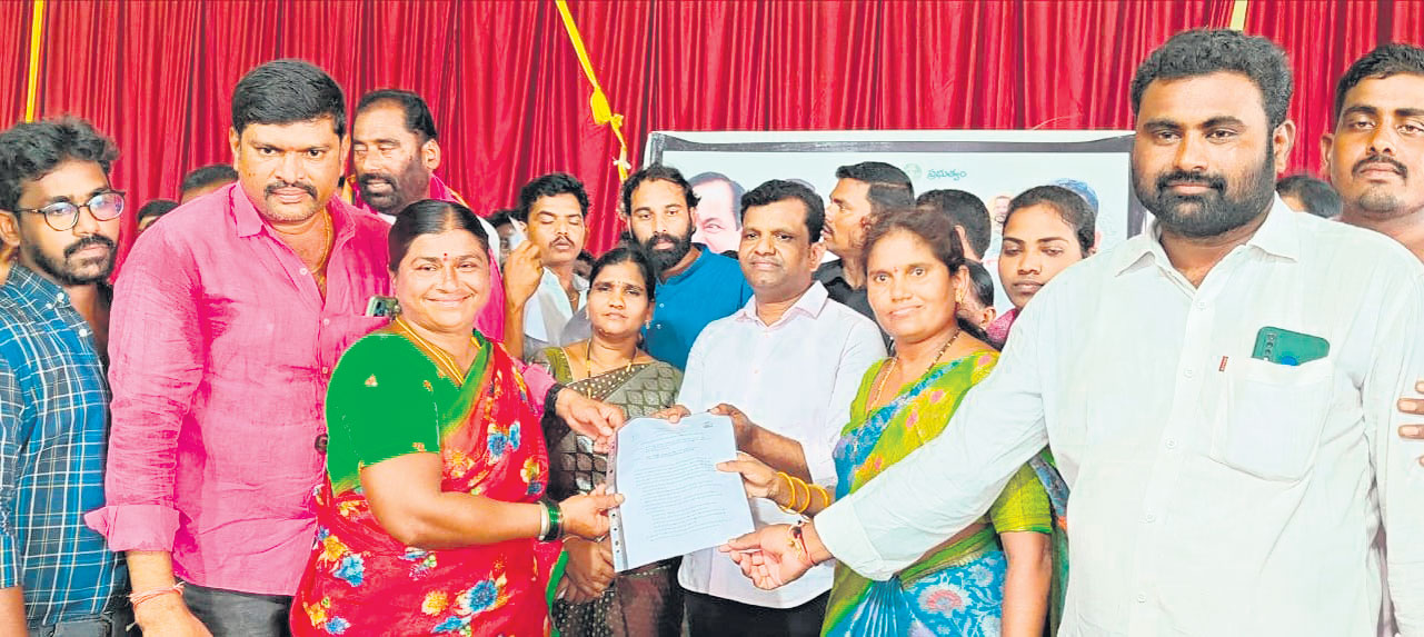 అభివృద్ధి సంక్షేమంలో రాష్ట్రం ముందంజ : గాదరి | State at the forefront ...