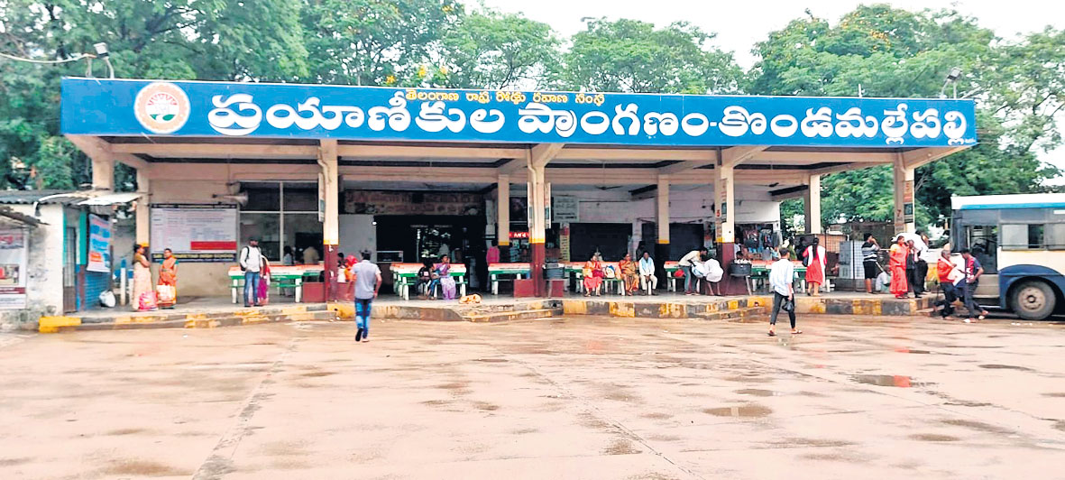 ఆర్టీసీ బస్టాండ్‌ కంపుకొడుతోంది | RTC bus stand stinks