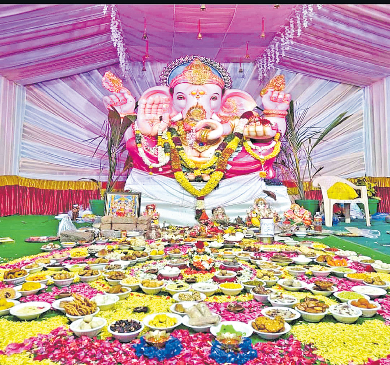 లంబోదరుడికి 108 రకాల నైవేద్యాలు | 108 types of offerings to Lambodar