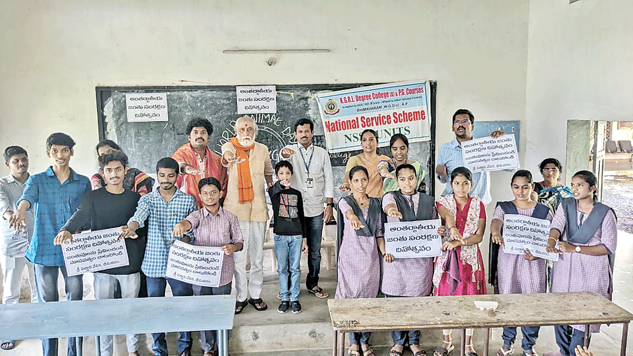 జంతువులను ప్రేమించి ఆదరించడం మానవత్వం | kgrl college programme at ...