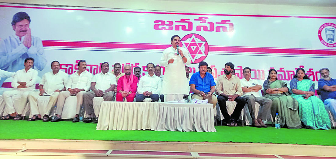కాకినాడను గంజాయి, భూకబ్జాలకు అడ్డాగా మార్చేశారు! | kakinada ganjai center