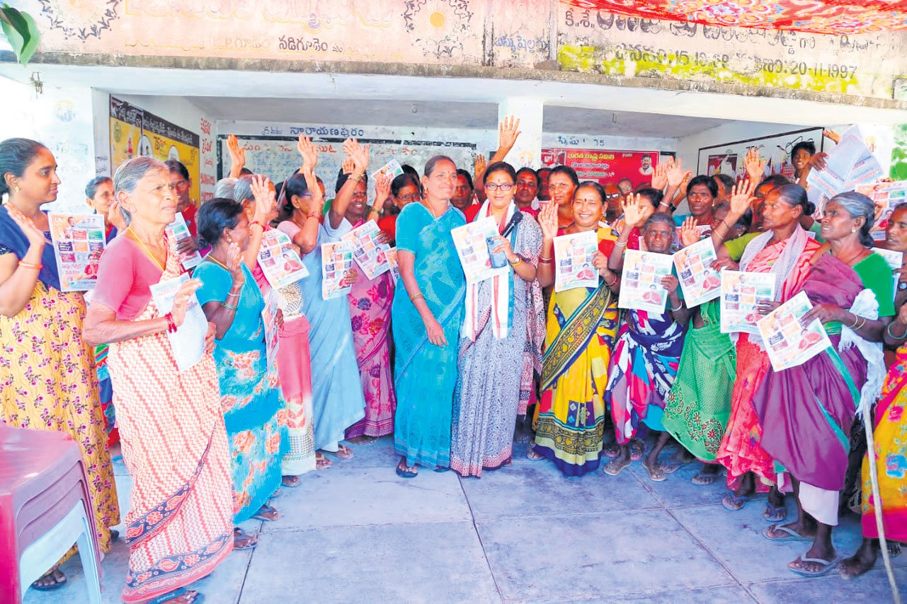 అధికారంలోకి వచ్చిన రోజే ఆరు గ్యారెంటీలు అమలు | Six guarantees were ...