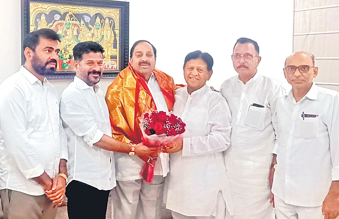 Tummala : హస్తం గూటికి తుమ్మల? | Former Minister Tummala Nageswara Rao