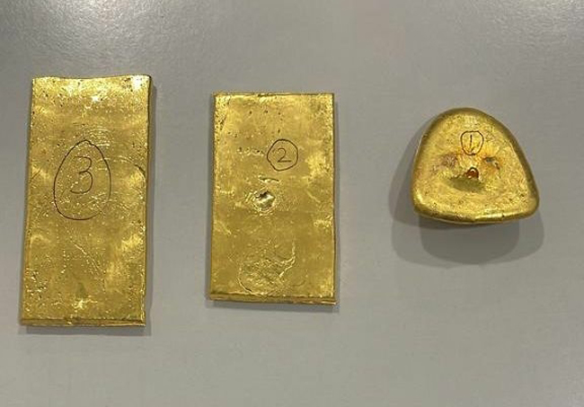 11 కిలోల బంగారం సీజ్‌ | 11 kg gold seized