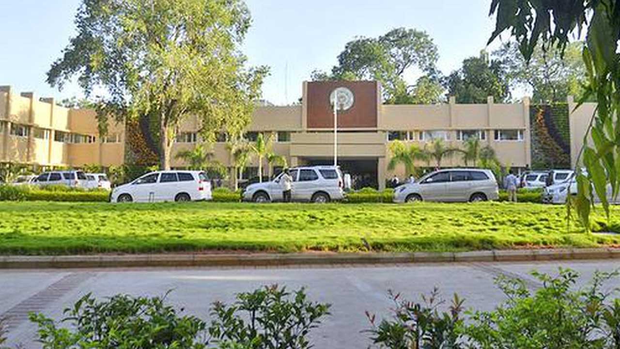 AP Raj Bhavan: రాజ్‌భవన్‌లో ఎట్ హోం కార్యక్రమానికి హాజరైన సీఎం జగన్ ...