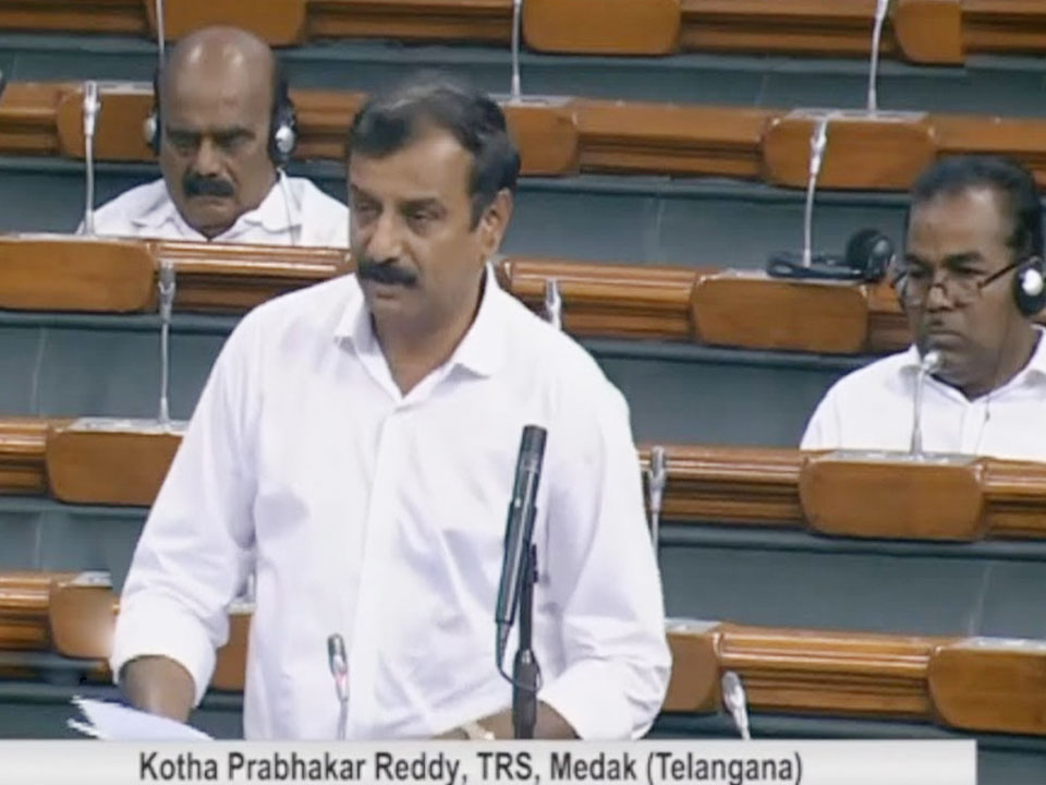 MP Kotha Prabhakar Reddy: కాళేశ్వరం ప్రాజెక్ట్‌కు కేంద్రం ఒక్క రూపాయి ...