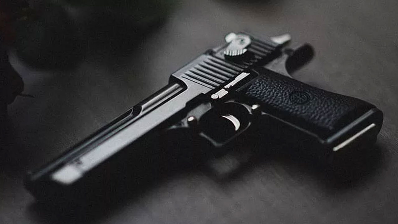 Gun Misfired: పాతబస్తీలో గన్‌మిస్‌ ఫైర్.. చెవిలోకి దూసుకెళ్లిన బుల్లెట్ ...