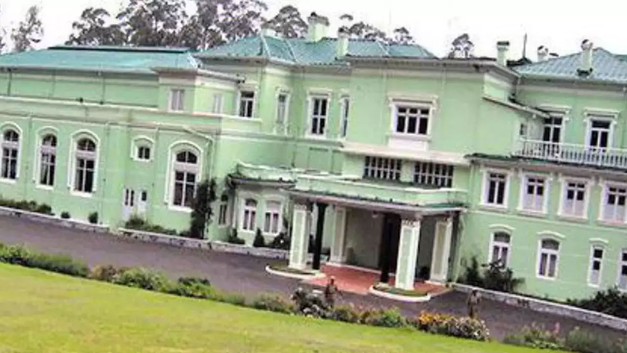 Raj Bhavan: అంతా సొంత ఖర్చే.. ప్రభుత్వ డబ్బు వినియోగించలేదు.. | Raj ...