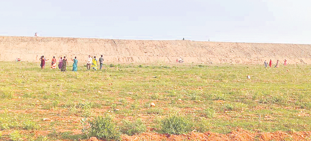 ఆక్రమణపై చర్యలు శూన్యం | Actions on encroachment are void