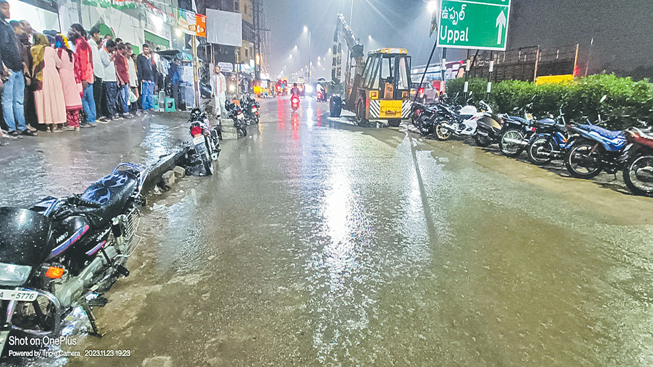 ఘట్‌కేసర్‌లో భారీ వర్షం | Heavy rain in Ghatkesar