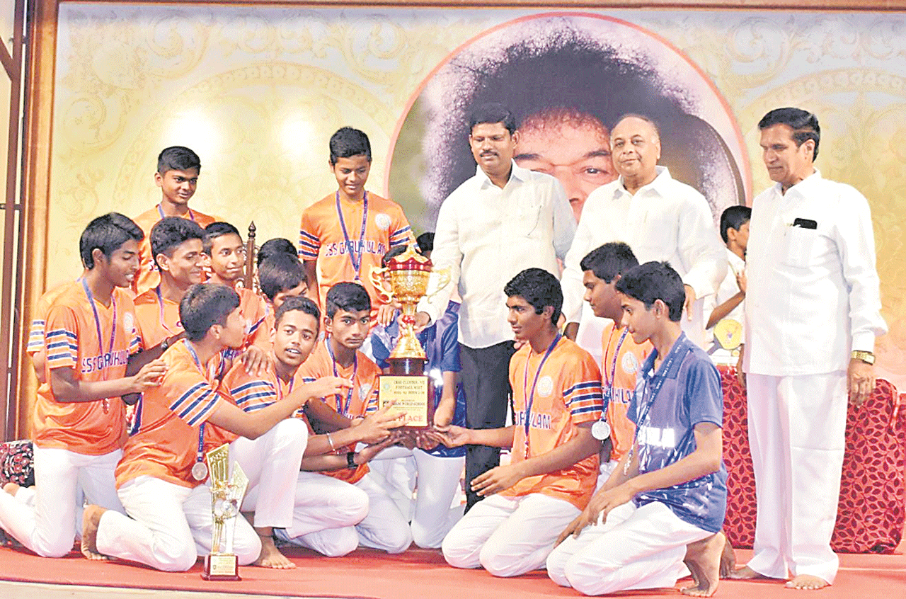 విద్యార్థికి పడిలేచిన కెరటమే ఆదర్శం | deo abraham