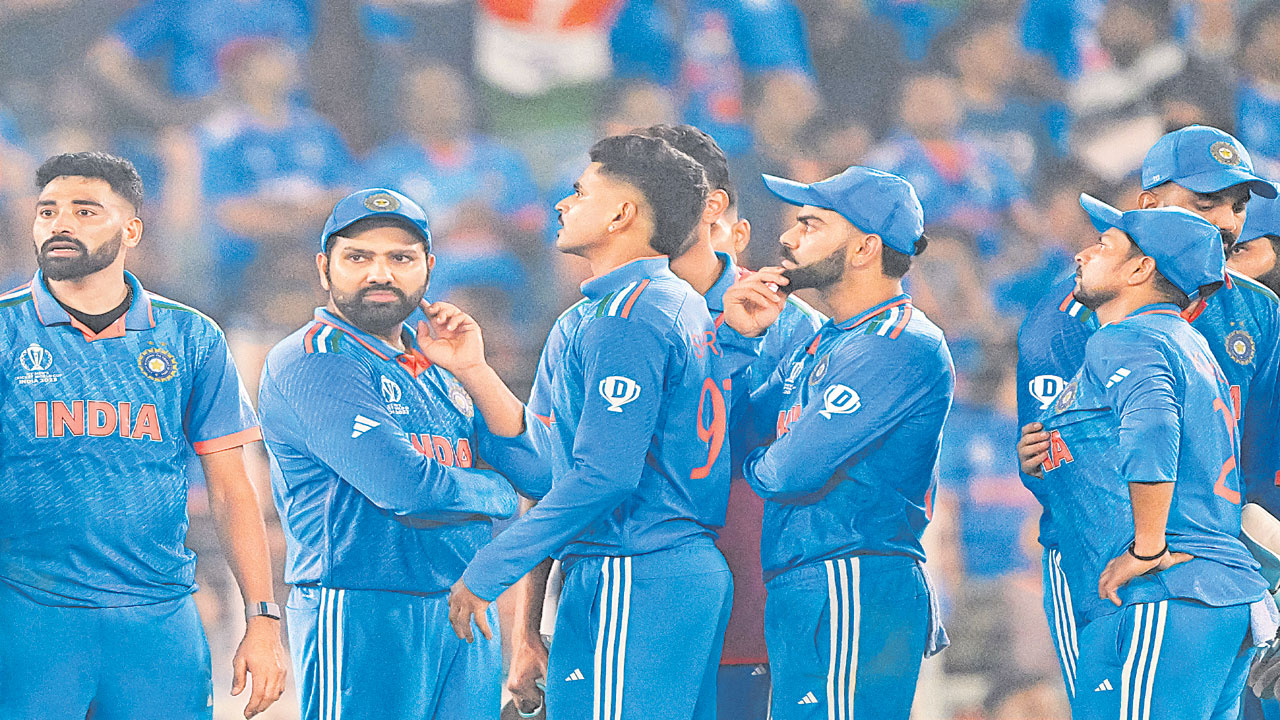 WC IND vs AUS : ఎందుకిలా? | Title fight WC IND vs AUS