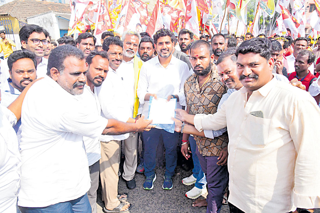 లోకేశ్‌కు వినతుల వెల్లువ | lokesh applications more