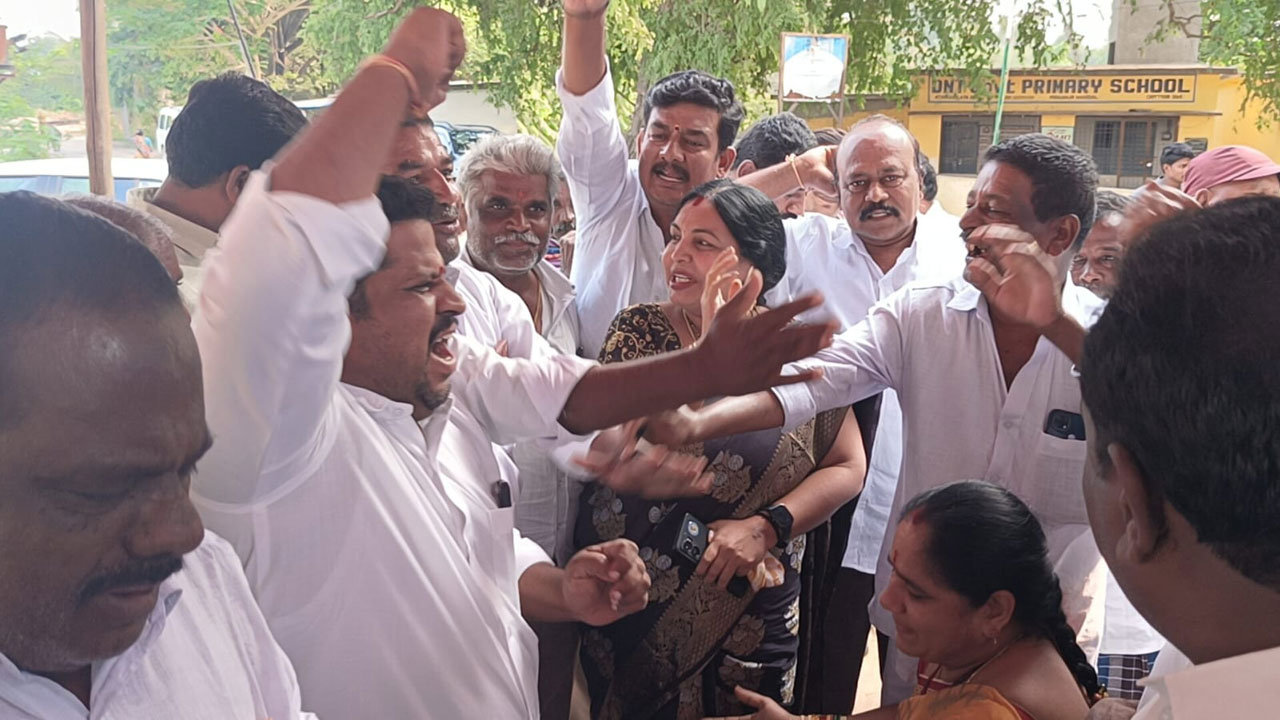 పెనుమూరు వైసీపీలో మరోసారి భగ్గుమన్న వర్గపోరు | In Penumuru YCP ...