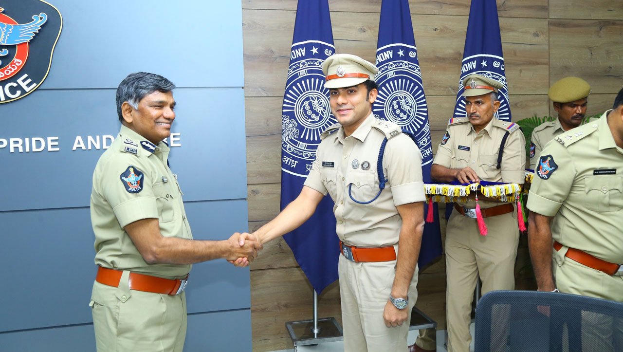 ఎస్పీ రిషాంత్‌రెడ్డికి అవార్డు | Award to SP Rishant Reddy