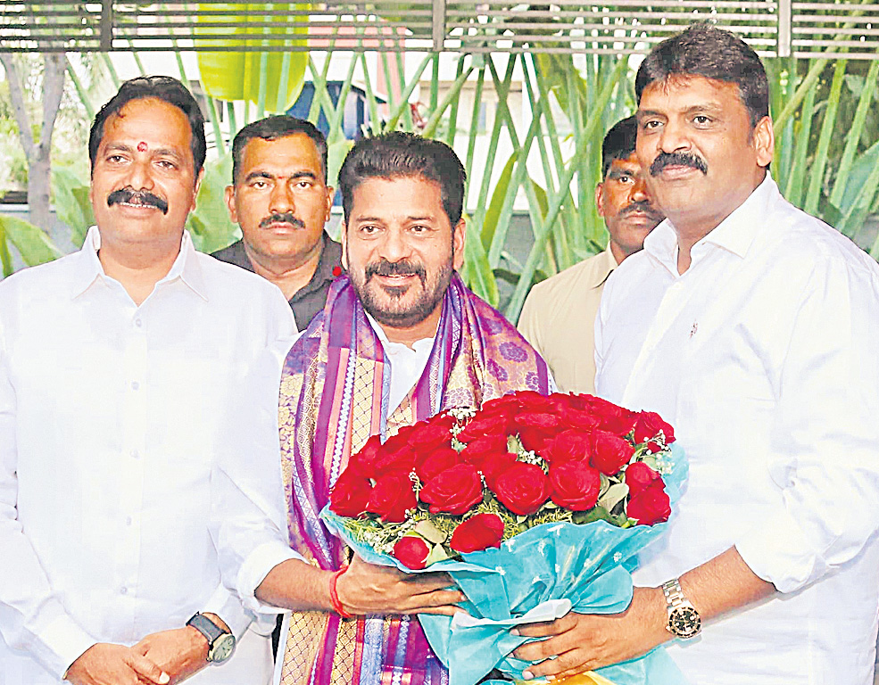 బీఆర్‌ఎస్‌కు బిగ్‌ షాక్‌! | Bontu Rammohan