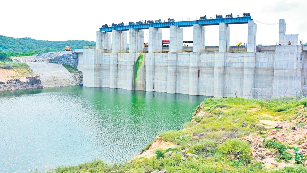 పాత ప్రాజెక్టులకు ఊపిరి! | Breath for old projects!