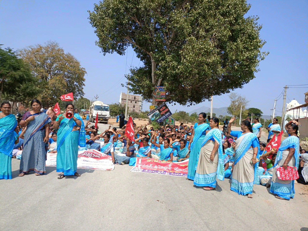 అంగన్వాడీలంటే అంత చులకనా..! | Anganwadis are so cheap..!