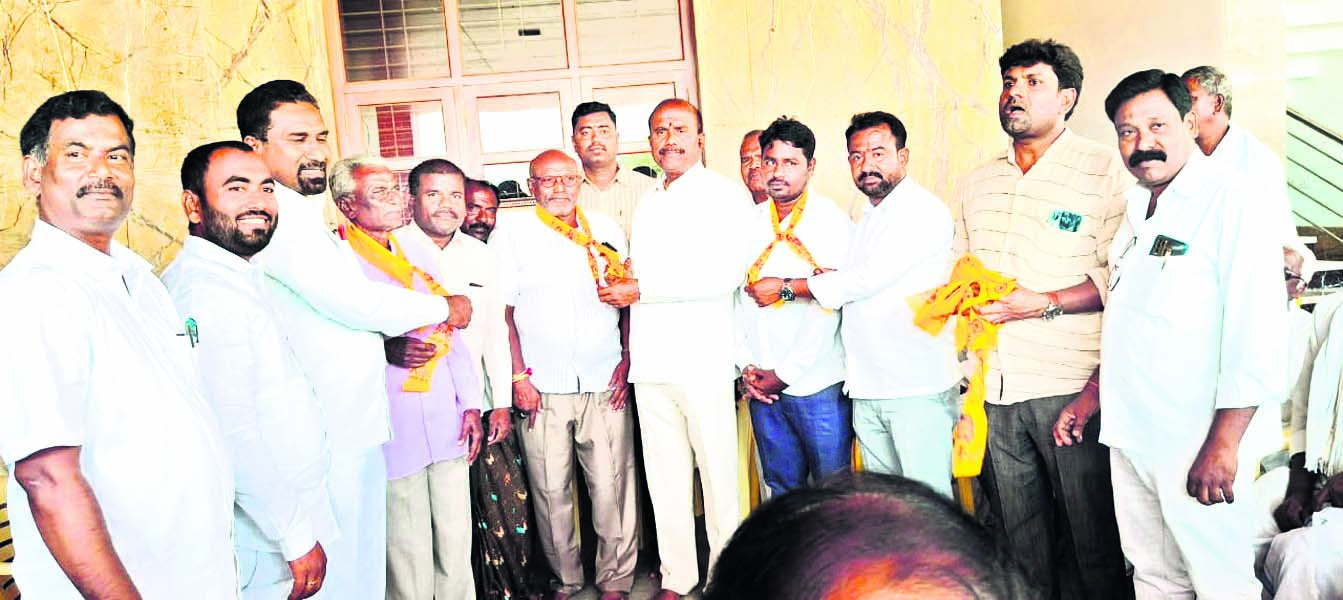టీడీపీలోకి పలువురి చేరిక | Many people joined TDP