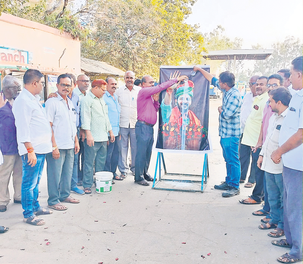 సీఎం రేవంత్‌రెడ్డి చిత్రపటానికి క్షీరాభిషేకం | CM Revanth Reddy's ...