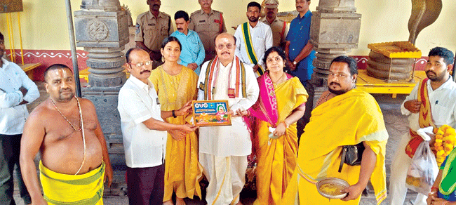 శ్రీకూర్మనాథుని సన్నిధిలో హైకోర్టు న్యాయమూర్తి | High Court Judge in ...