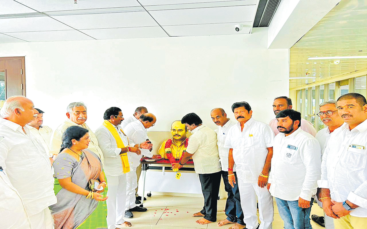 ‘పరిటాల’కు ఘన నివాళి | Tribute to 'Paritala'