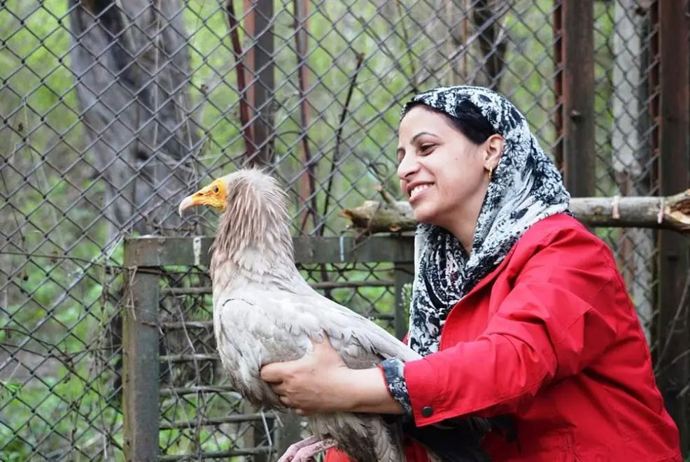 Alia Mir : ఆమె సాహసమే వాటికి రక్ష | wild animal Caregiver Alia Mir
