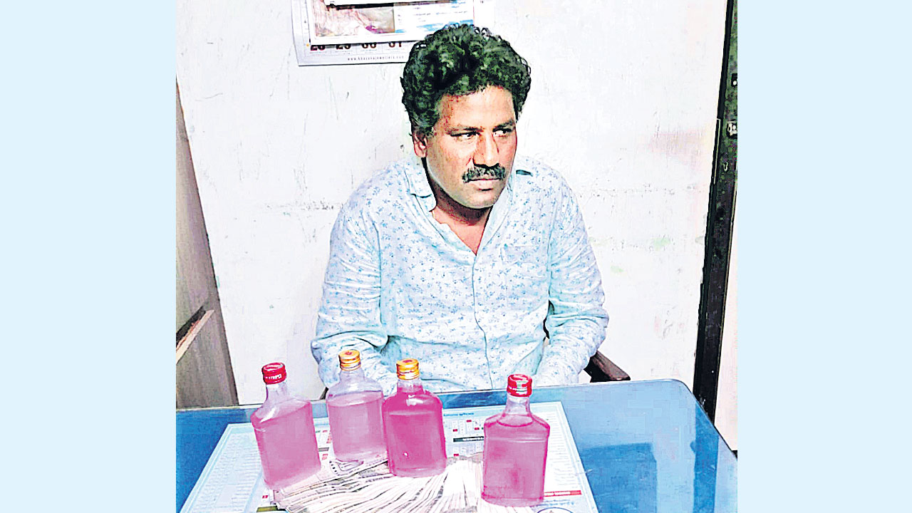 ఏసీబీ వలలో ఈపీడీసీఎల్‌ ఏఈ | EPDCL AE in ACB network