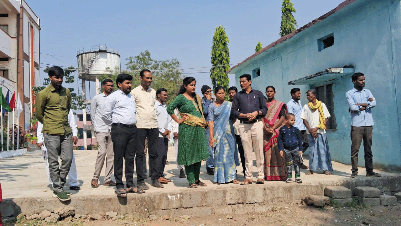 Kumaram Bheem Asifabad: మార్లవాయిని సందర్శించిన ఐటీడీఏ పీవో | ITDA PO ...