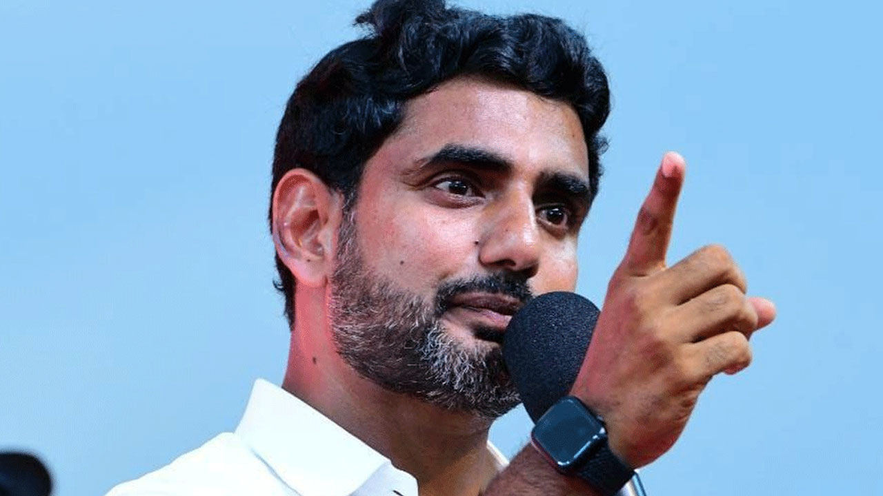 Lokesh: అంగన్వాడీ చెల్లెమ్మలపై పిచ్చిపాలకుడి ప్రతాపం... | TDP Leader Nara Lokesh Anger With CM ...