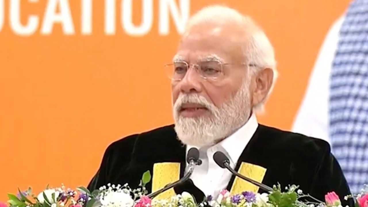 Narendra Modi: భారతీదాసన్ యూనివర్సిటీ 38వ స్నాతకోత్సవంలో పాల్గొన్న మోదీ ...