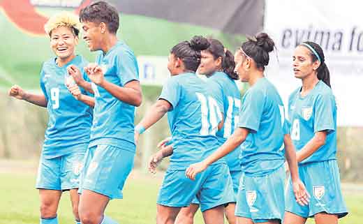 మనీషా డబుల్‌.. భారత్‌ అదుర్స్‌ | Manisha Double.. Bharat Adurs