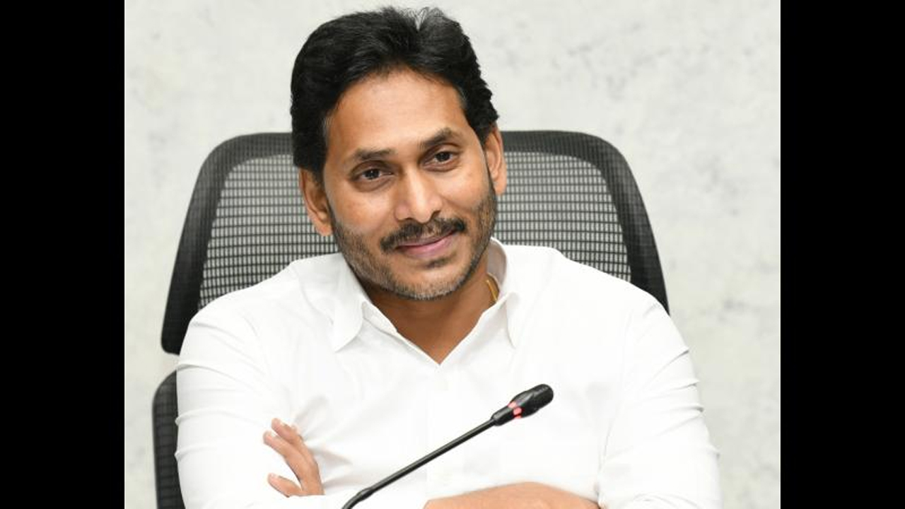 ఐప్యాక్ బృందంతో సీఎం మంతనాలు.. | CM talks with ipack team anr