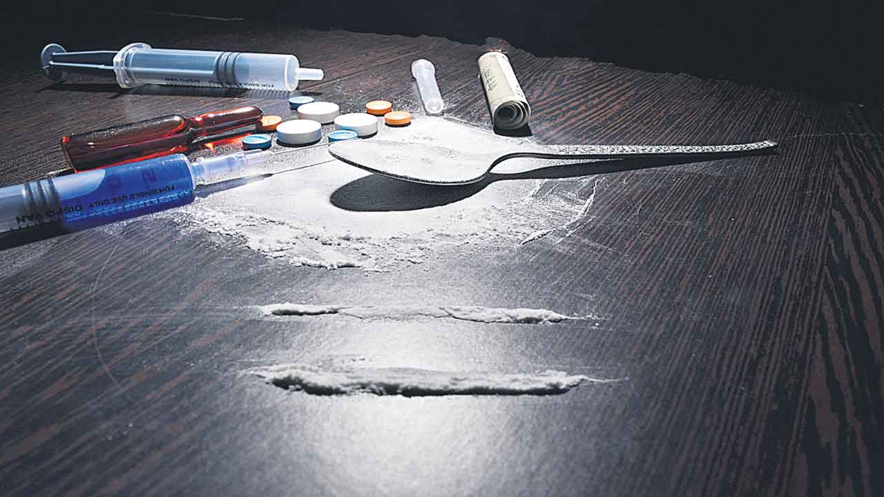 2 వేలకోట్ల డ్రగ్స్‌ రాకెట్‌ గుట్టురట్టు | 2 billion drug racket in ...