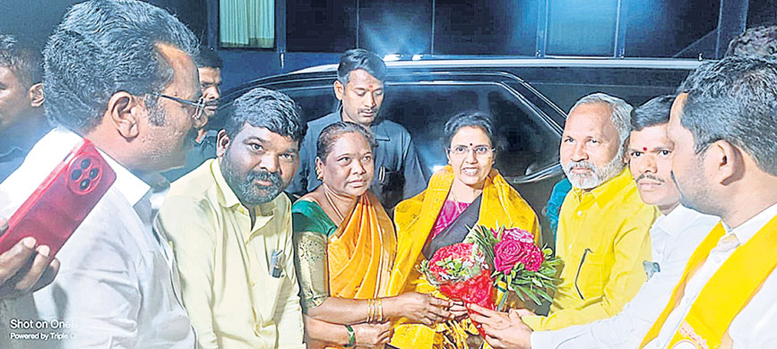 అరకులోయలో భువనేశ్వరికి ఘన స్వాగతం | A warm welcome to Bhuvaneswari in ...