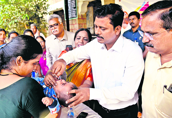 నేడు, రేపు ప్రతి ఇంటికీ పల్స్‌ పోలియో బృందం : కలెక్టర్‌ దిల్లీరావు ...