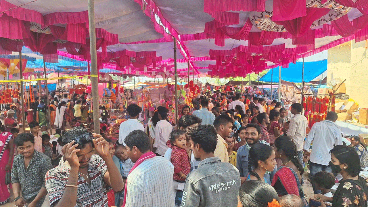 Kumaram Bheem Asifabad- ఆలయాల్లో భక్తుల పూజలు | Devotees worship in temples