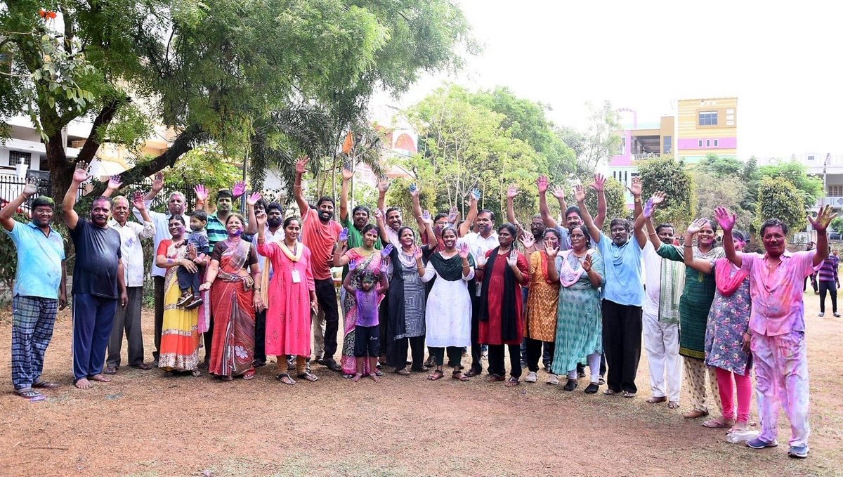 Holi at Vanaparthi district : వనపర్తి జిల్లా కేంద్రంలో హోలీ | Holi at ...