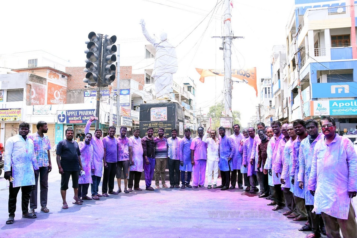 Holi at Vanaparthi district : వనపర్తి జిల్లా కేంద్రంలో హోలీ | Holi at ...