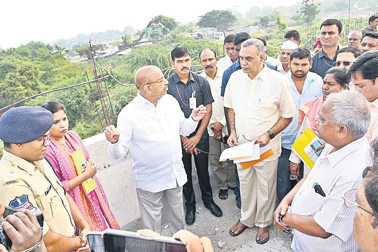 భద్రాచలం వద్ద రెండో వారధి సిద్ధం | A second bridge is being prepared at ...