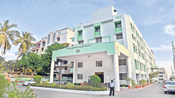 పంచాయతీల మెడపై ఈపీడీసీఎల్‌ కత్తి | EPDCL is a sword on the neck of ...